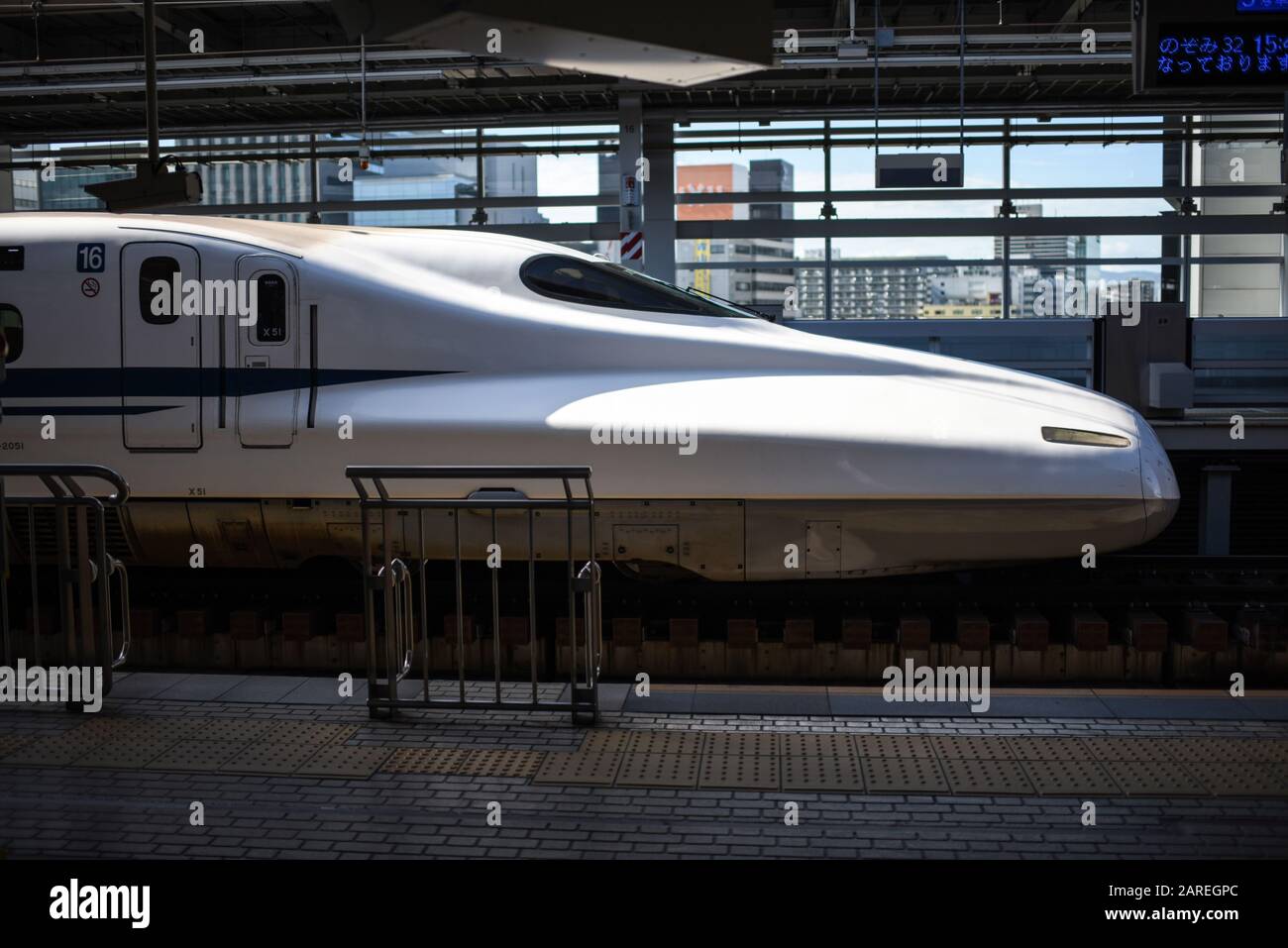 Kyoto japan n700 shinkansen hi-res stock photography and images - Alamy