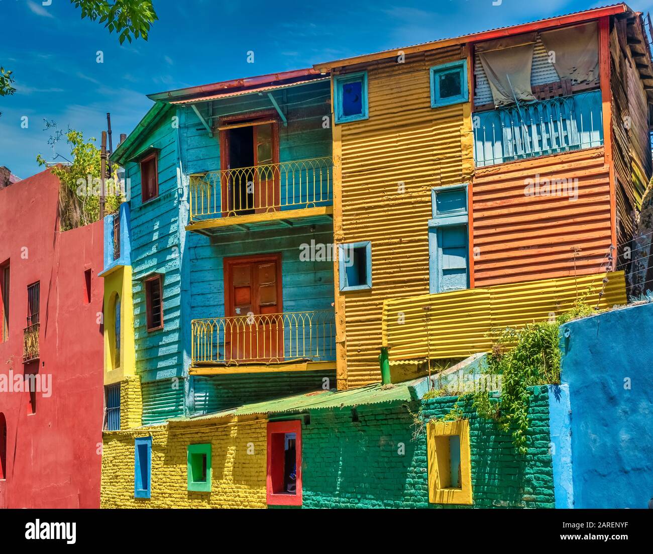 Colorful Caminto street scenes in La Boca, the oldest working-class ...