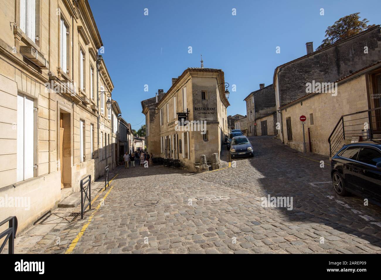 Saint emilion center town street hi-res stock photography and images ...
