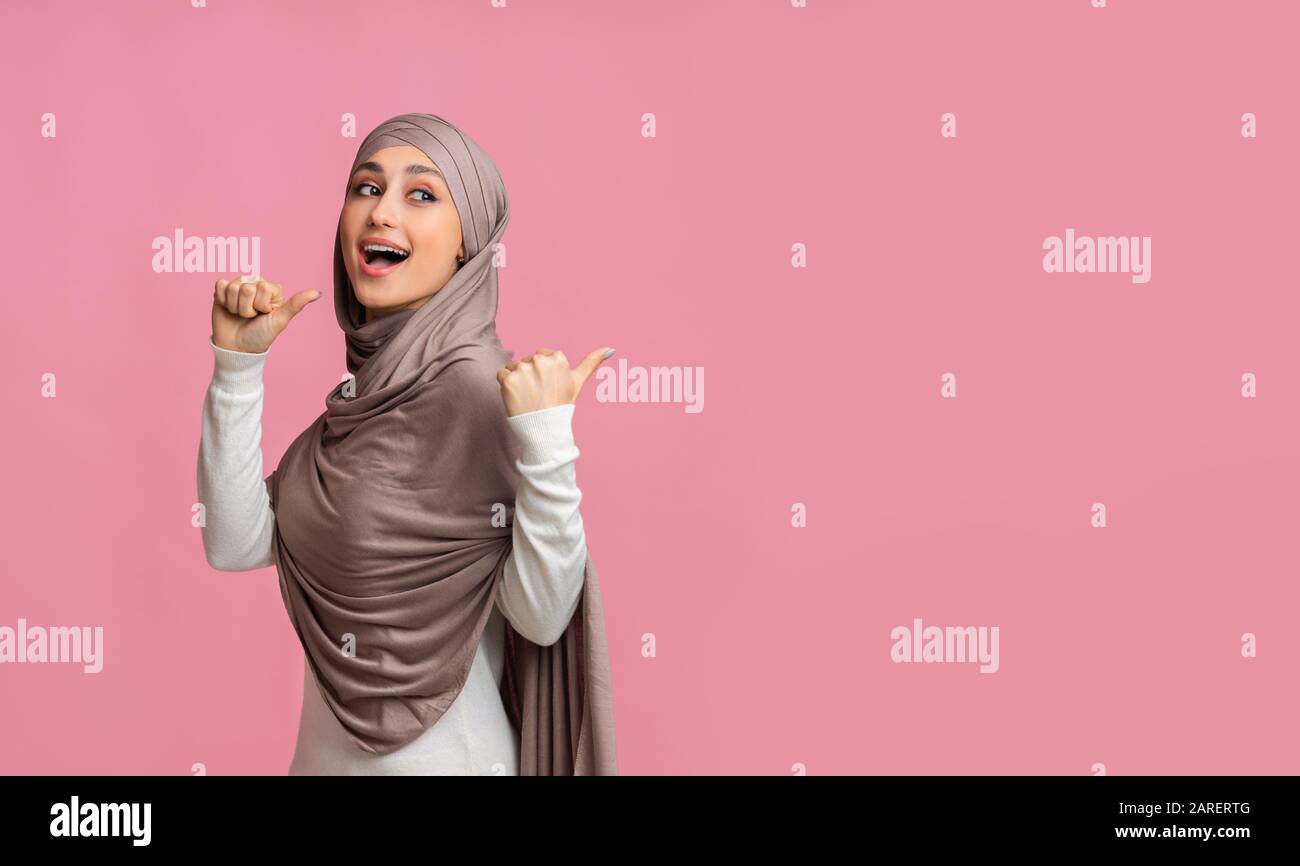 Muslim woman in hijab pointing hi-res stock photography and images - Alamy