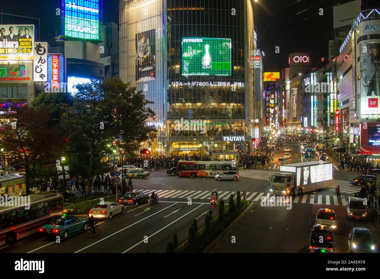 Tokyo Metropolis Japan Shibuya Nightlife attracts many tourists Stock ...