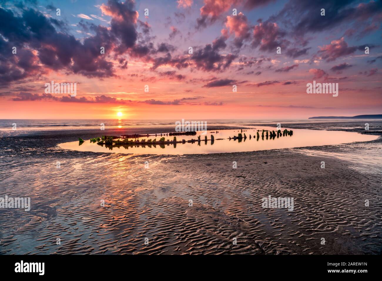 Shipwreck, Westward Ho!, North Devon, UK Stock Photo - Alamy