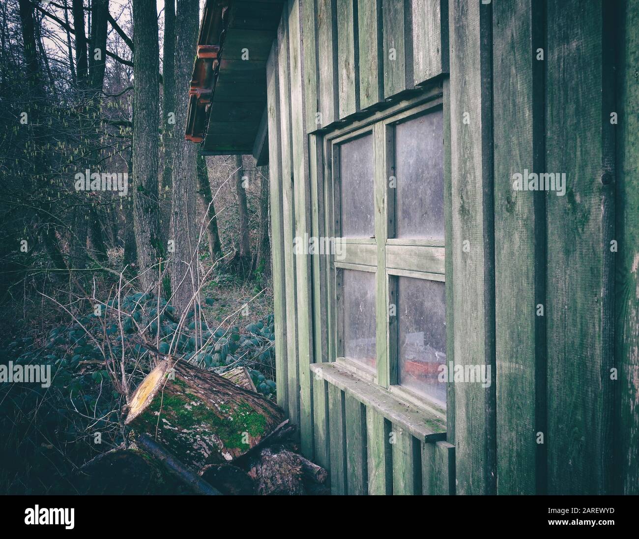 Old wooden hut side view Stock Photo - Alamy