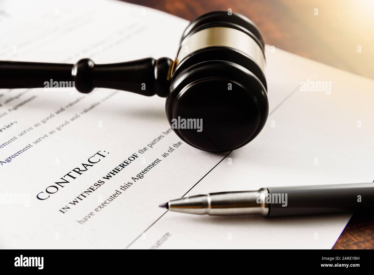 Signing legal concept litigation hi-res stock photography and images ...