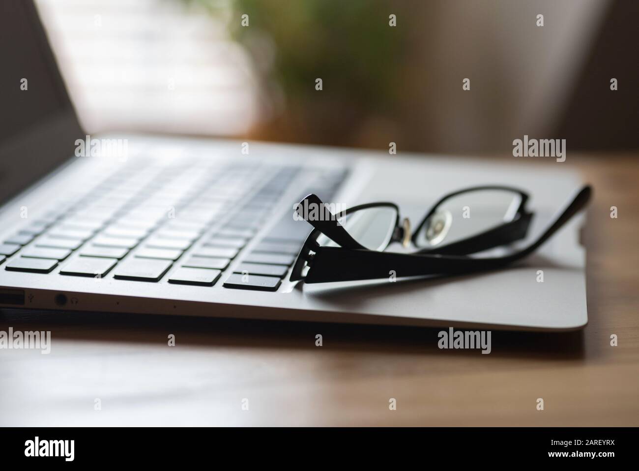 Computer smart glasses hi-res stock photography and images - Alamy