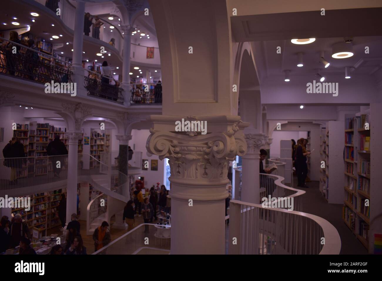 Many people reading in a big bookstore with balconies Stock Photo - Alamy