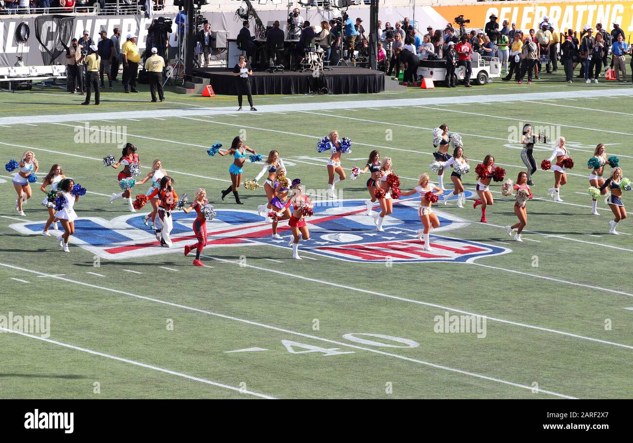 Pro bowl cheerleaders hi-res stock photography and images - Alamy