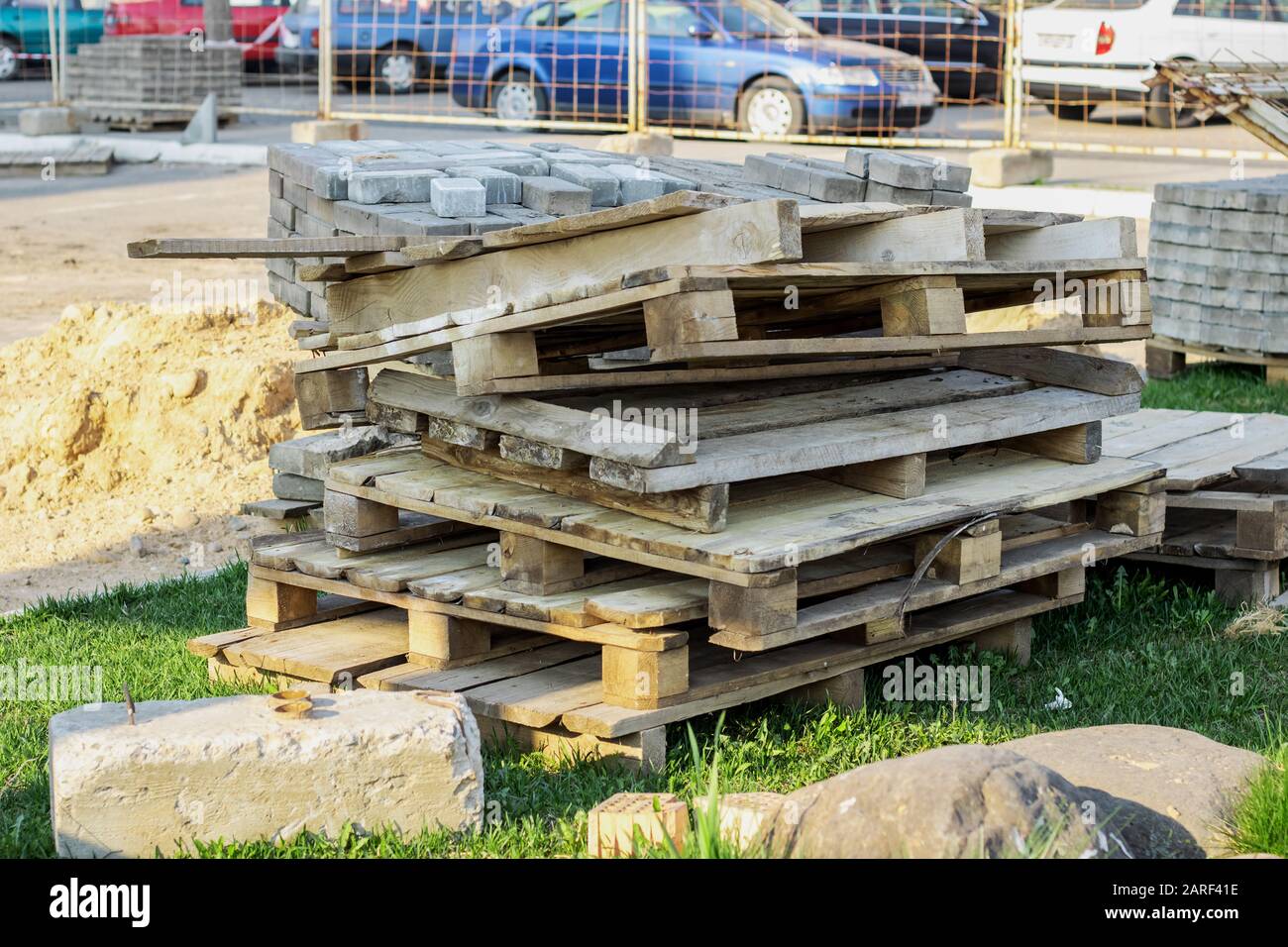 Piled up pallets hi-res stock photography and images - Alamy