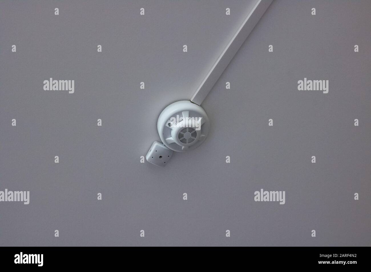White fire detector on the ceiling closeup Stock Photo - Alamy