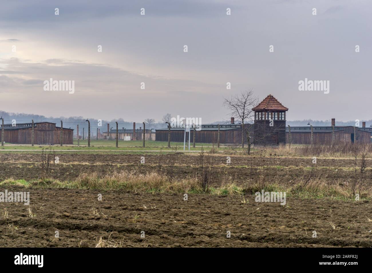 Guard towers at Auschwitz II–Birkenau,Ofiar Niemieckiego Faszyzmu ...