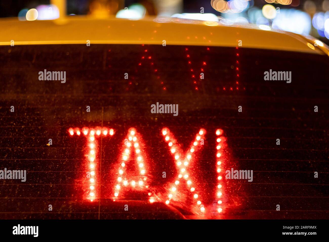 Lit taxi sign hi-res stock photography and images - Alamy