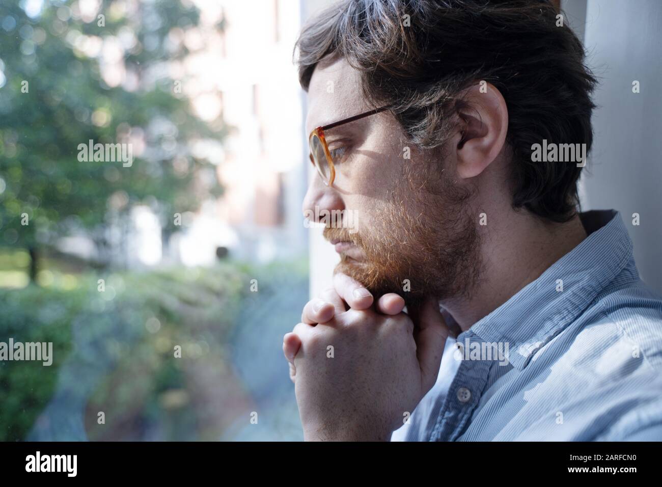 Thinking man hi-res stock photography and images - Alamy