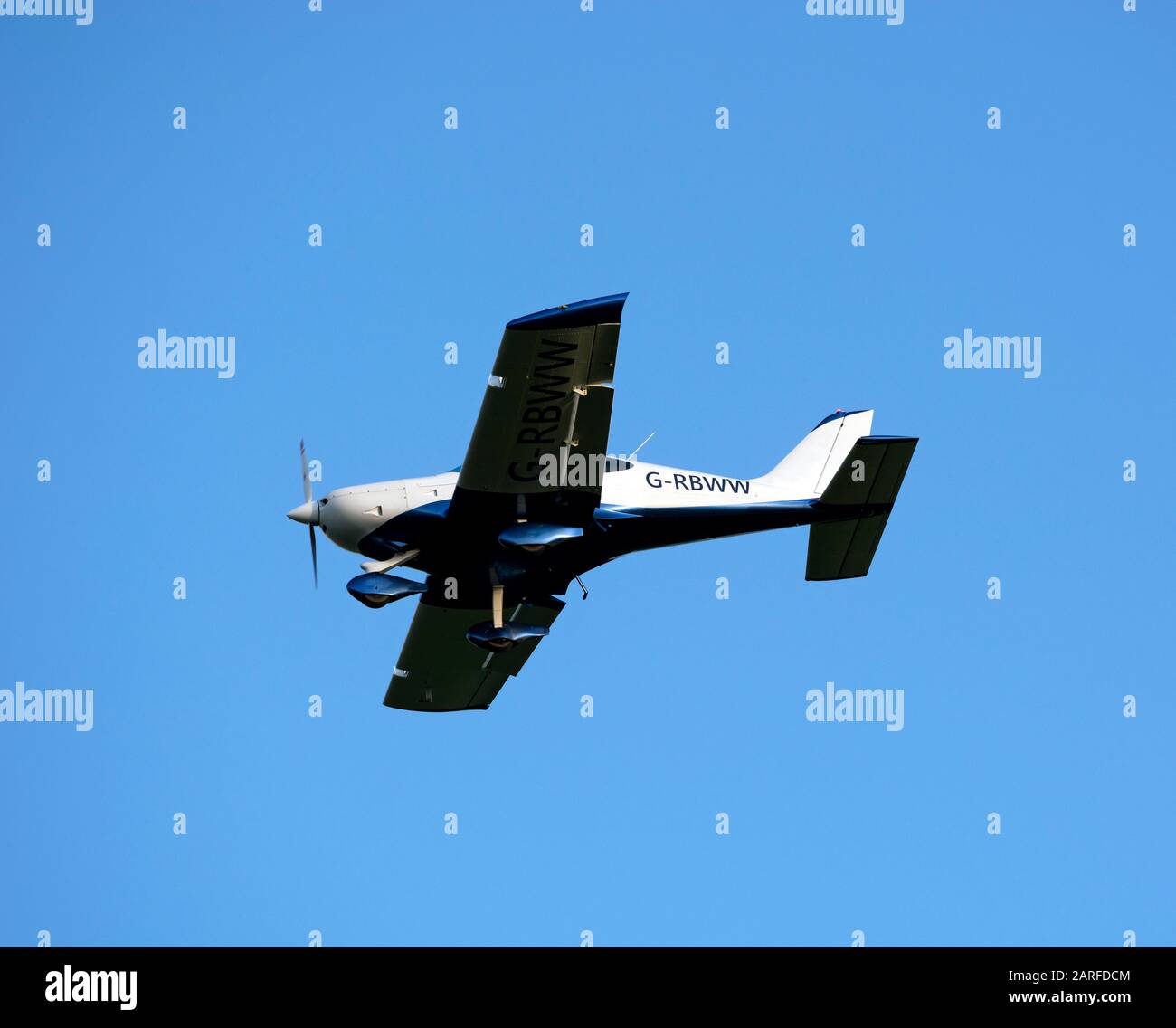 BRM Aero Bristell NG5 Speed Wing landing at Wellesbourne Airfield ...