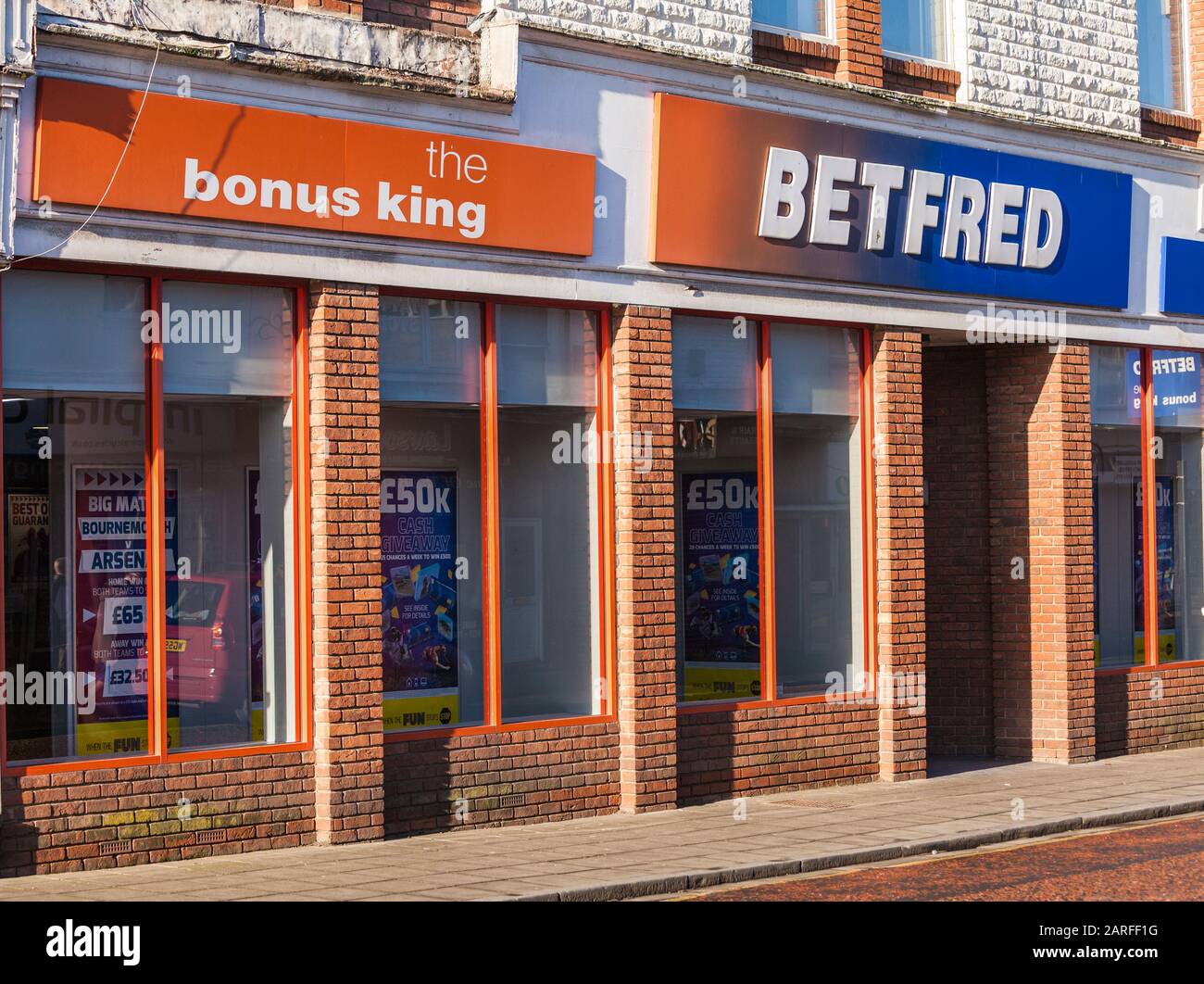 Betting shop front hi-res stock photography and images - Alamy