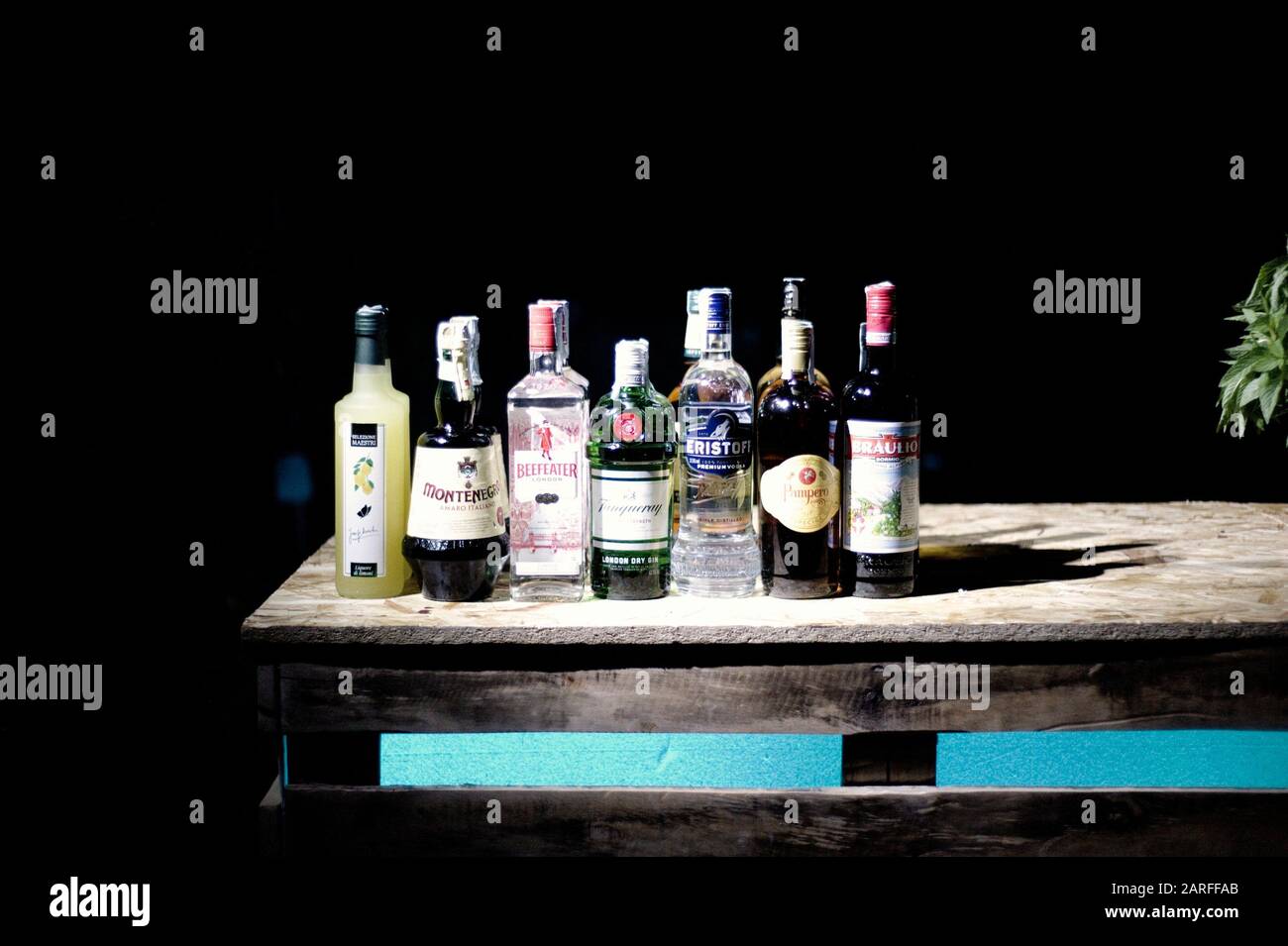 Group of alcoholic drinks still life hi-res stock photography and ...