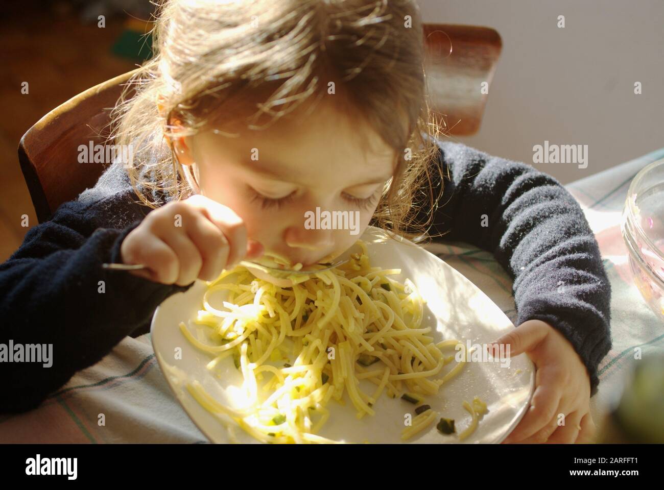 Child spaghetti italy hi-res stock photography and images - Alamy