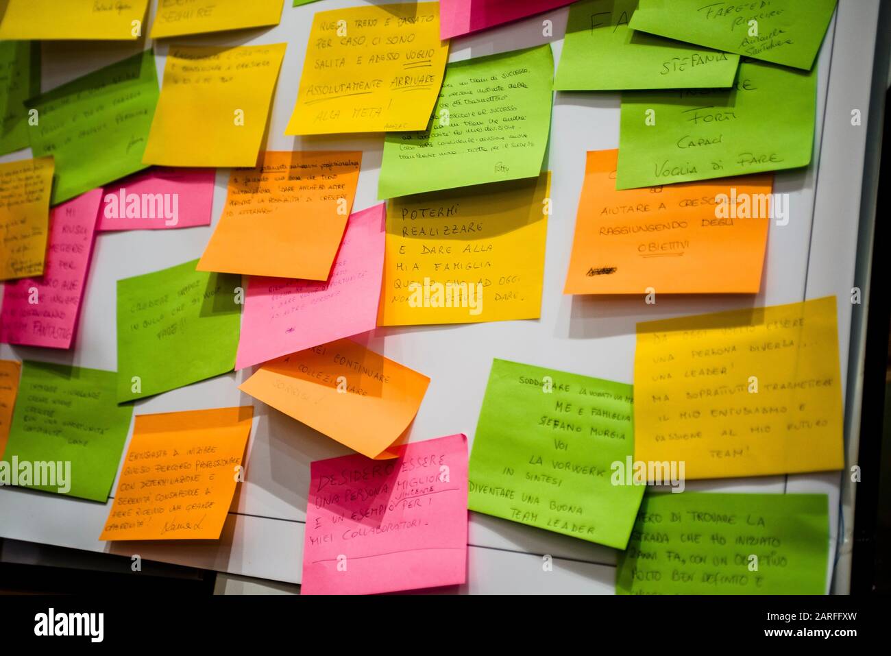 Blackboard post it notes hi-res stock photography and images - Alamy