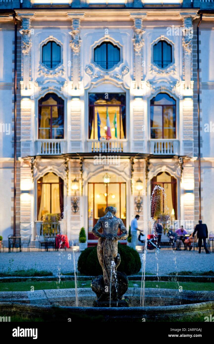 Varano borghi hi-res stock photography and images - Alamy