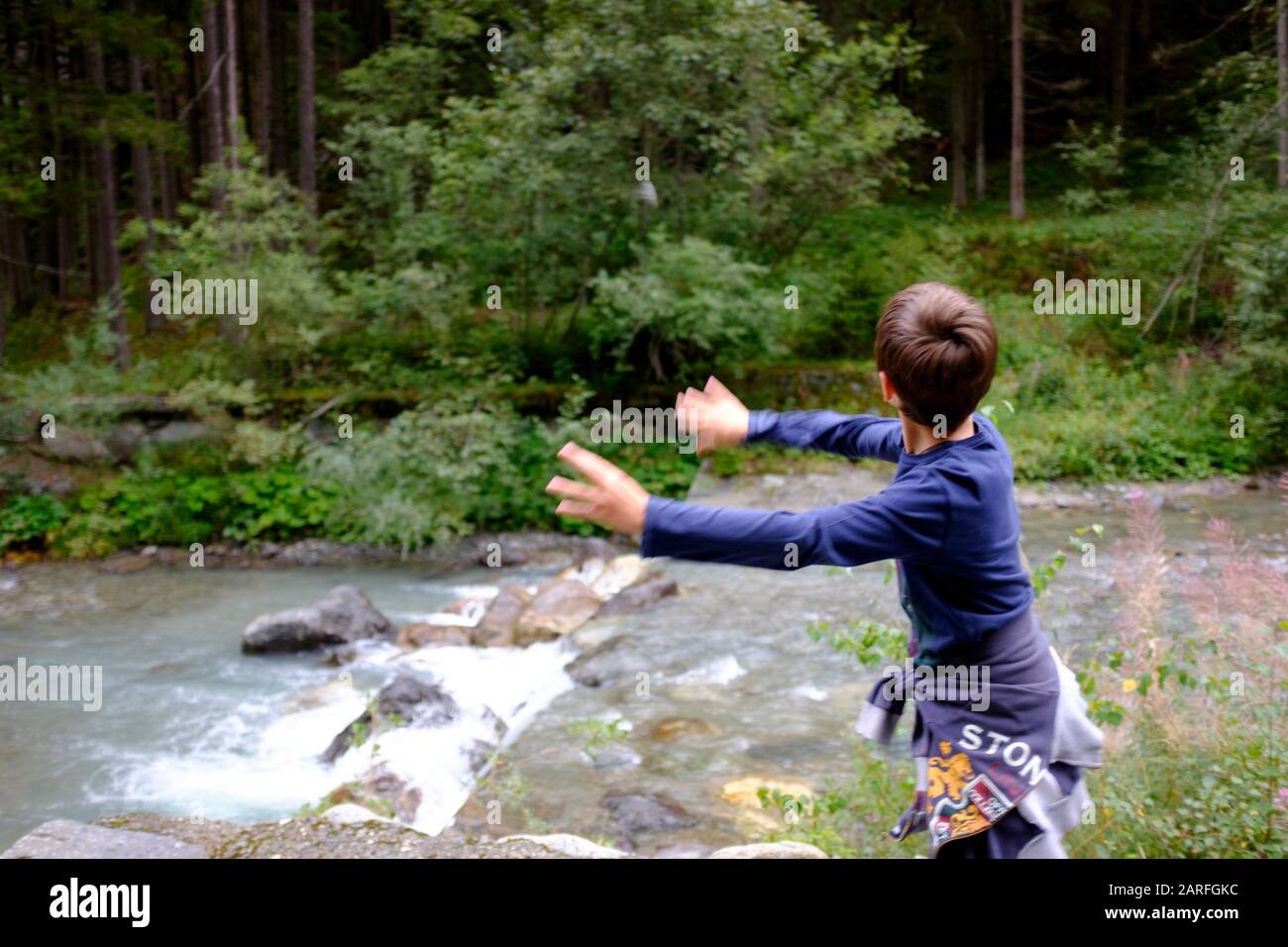 Stone throws hi-res stock photography and images - Alamy