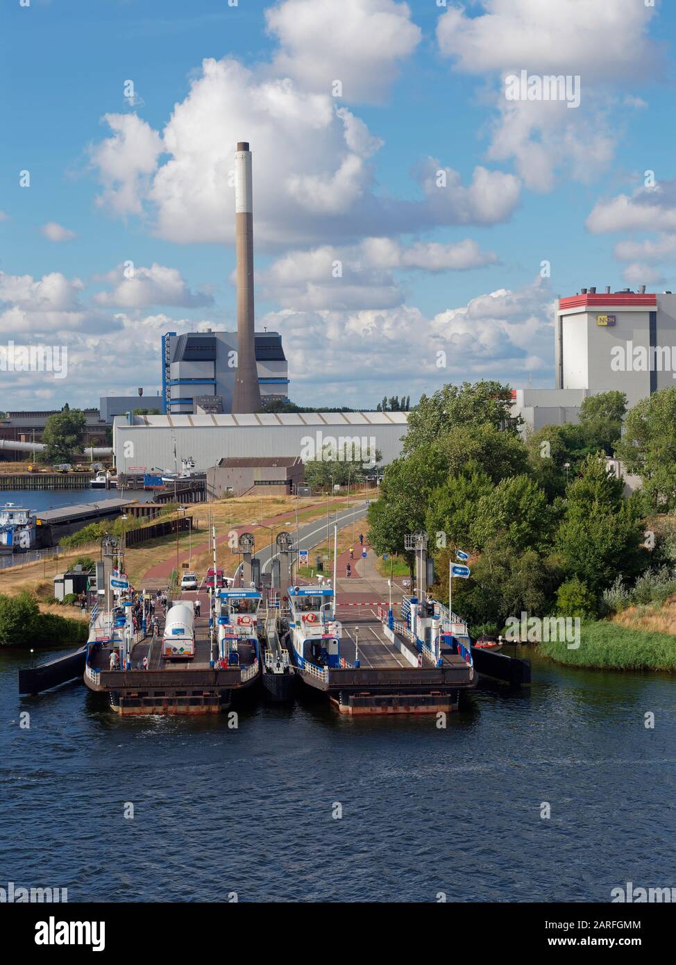 Crossing river car ferry small hi-res stock photography and images - Alamy