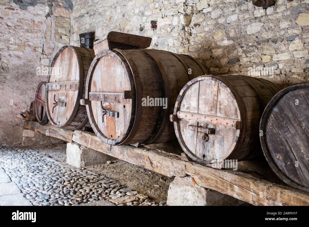 Ancient medieval barrels hi-res stock photography and images - Alamy