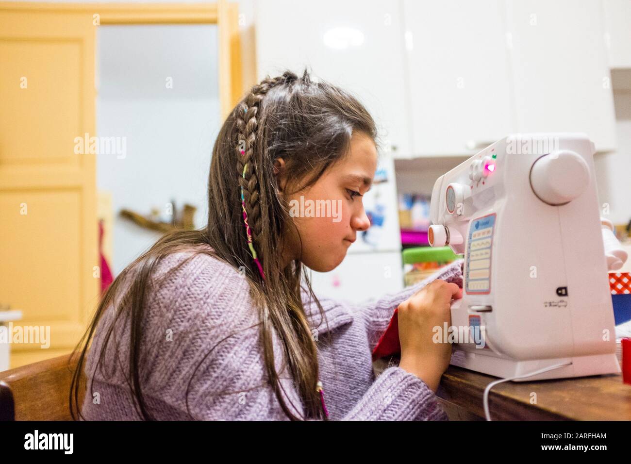 Person profile sewing sewing hi-res stock photography and images - Alamy