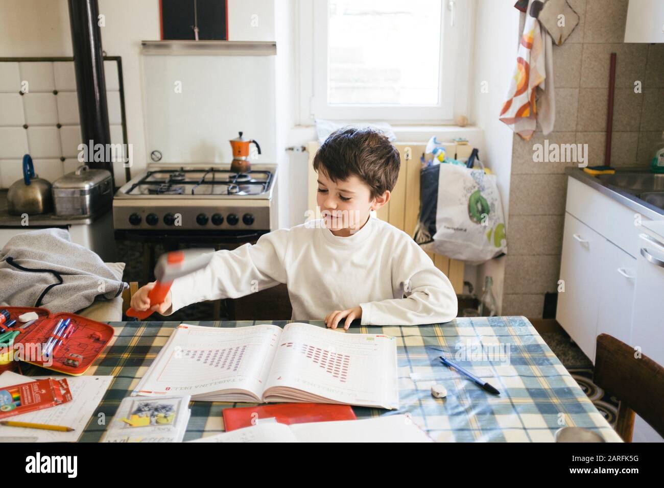 Primary child homework kitchen hi-res stock photography and images - Alamy