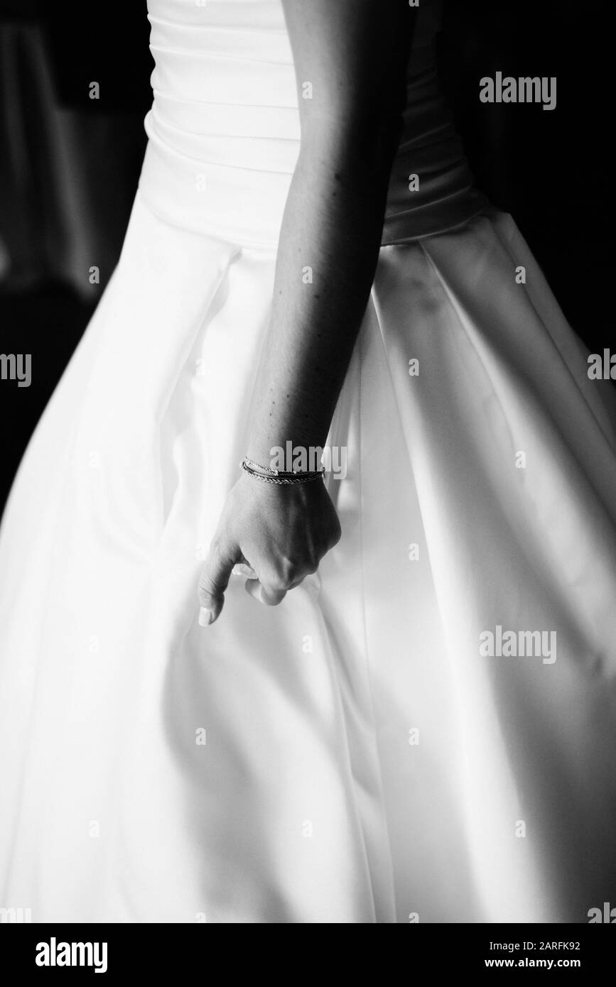 Hand dress hi-res stock photography and images - Alamy