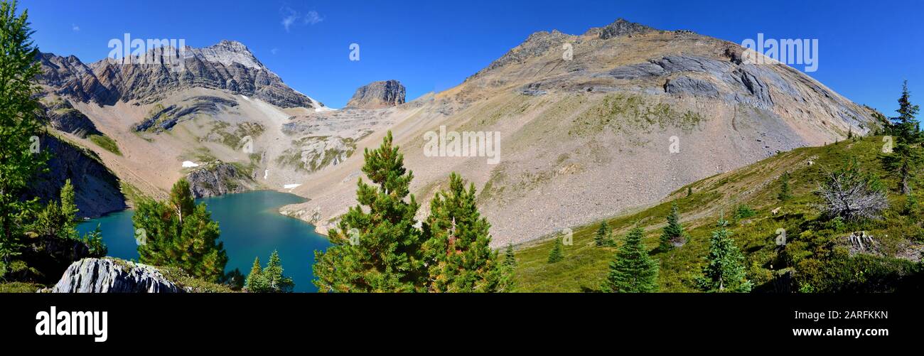 Beautiful blue Hamilton Lake high in the mountains. Rocky mountains ...