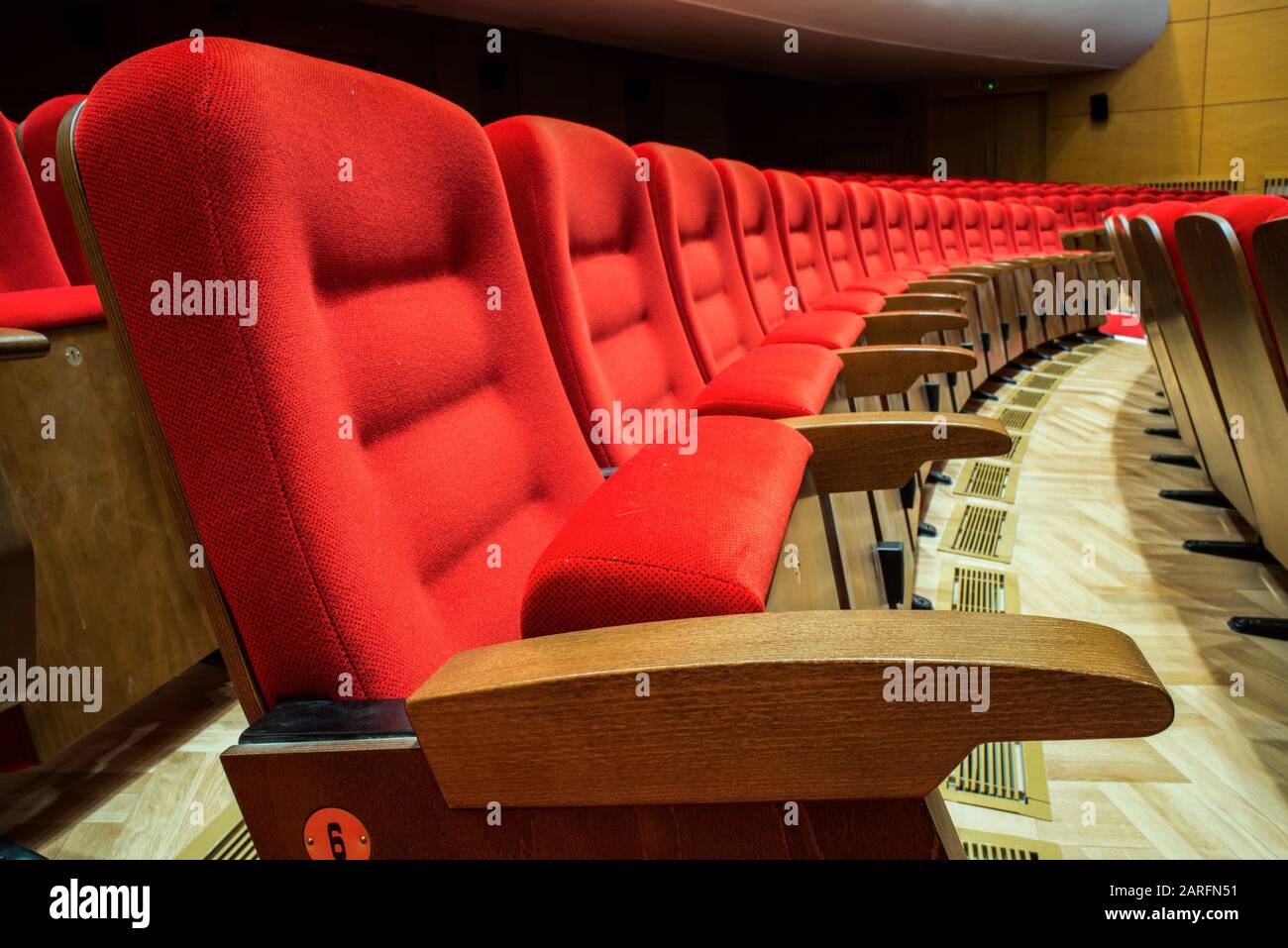 Row of red velvet seats in theater hi-res stock photography and images ...