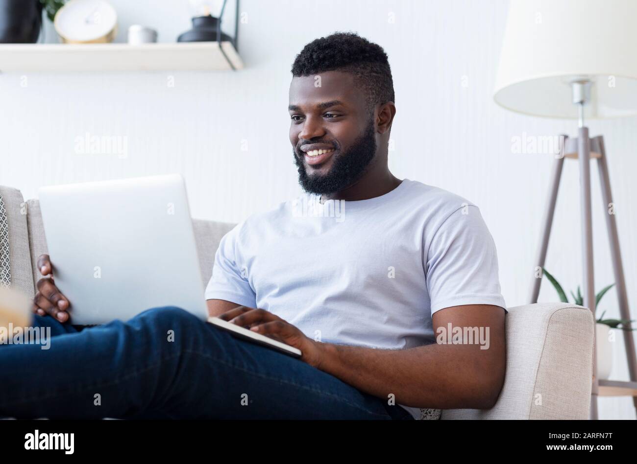 Computer geek african american hi-res stock photography and images - Alamy