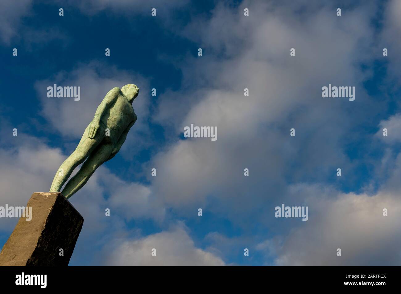 Hull’s Voyage statue depicts a human figure stood on a plinth, staring ...