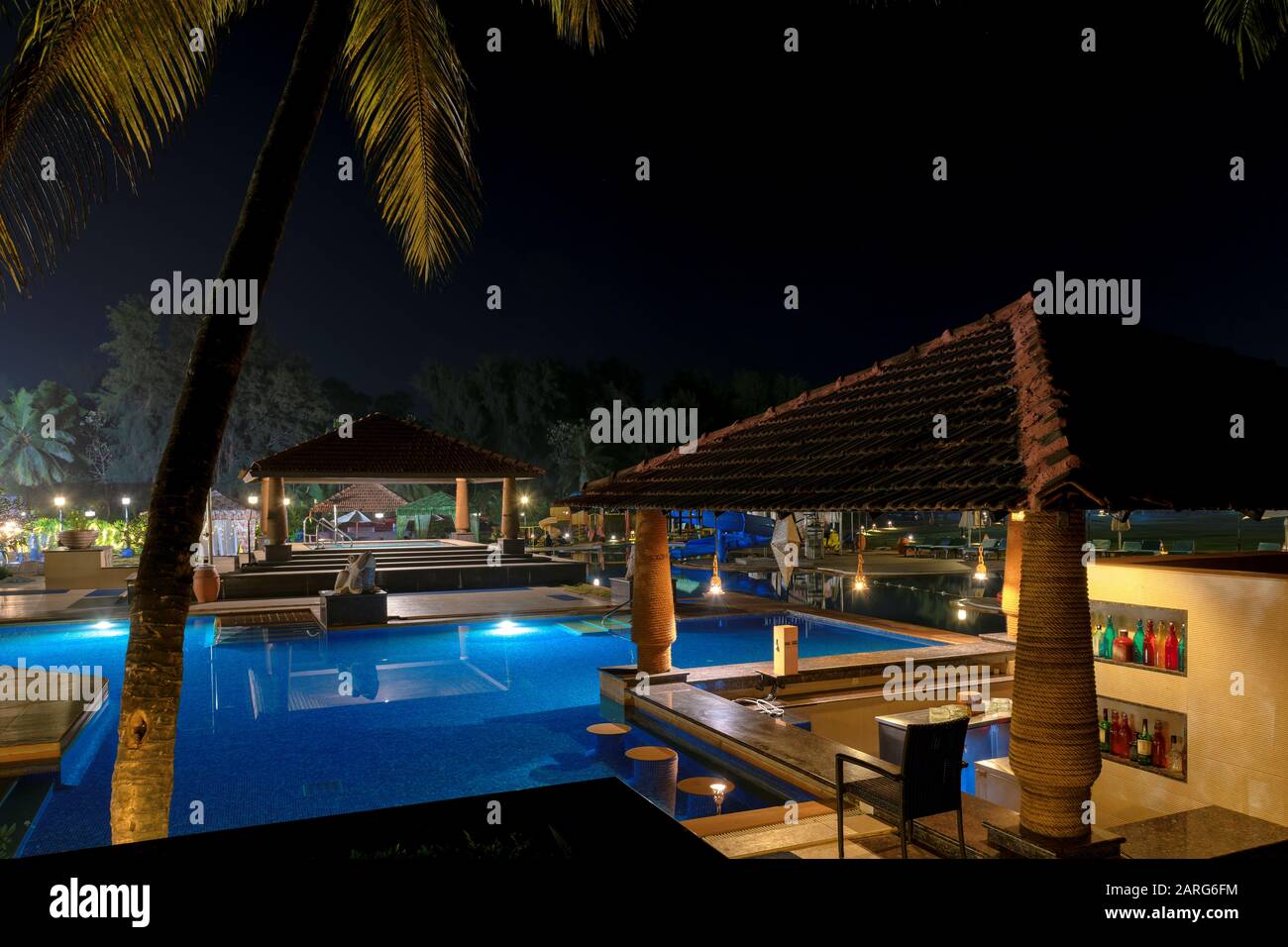 Modern villa night hi-res stock photography and images - Alamy