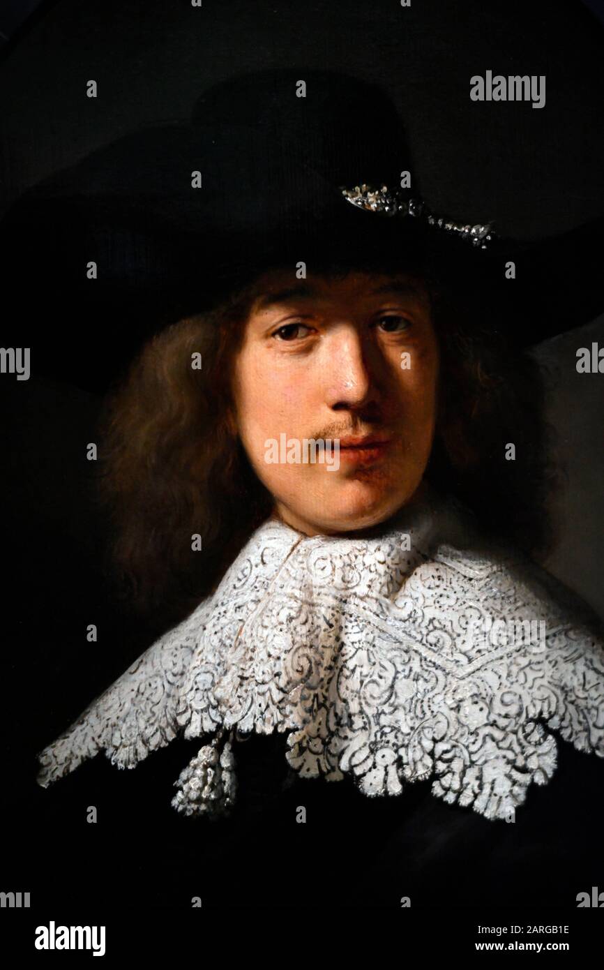 Young people museum art hi-res stock photography and images - Alamy