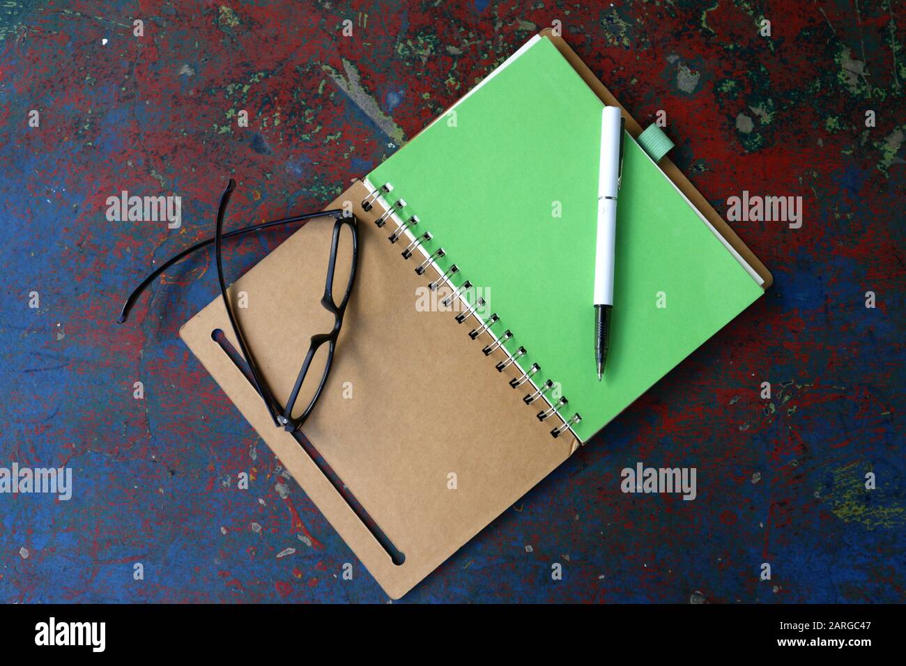 Knowledge written on notepad hi-res stock photography and images - Alamy