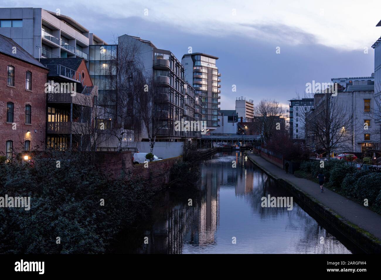 Waterfront homes south england hi-res stock photography and images - Alamy