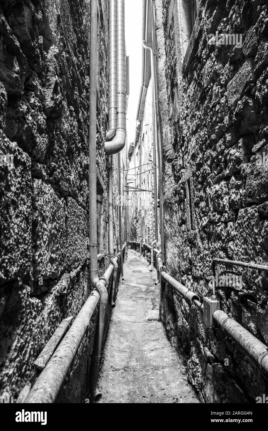 Narrow alley old city Black and White Stock Photos & Images - Alamy