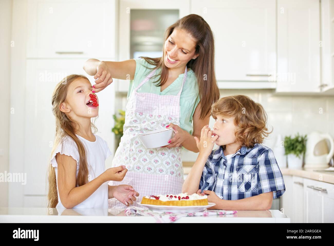 Children cakes hi-res stock photography and images - Alamy