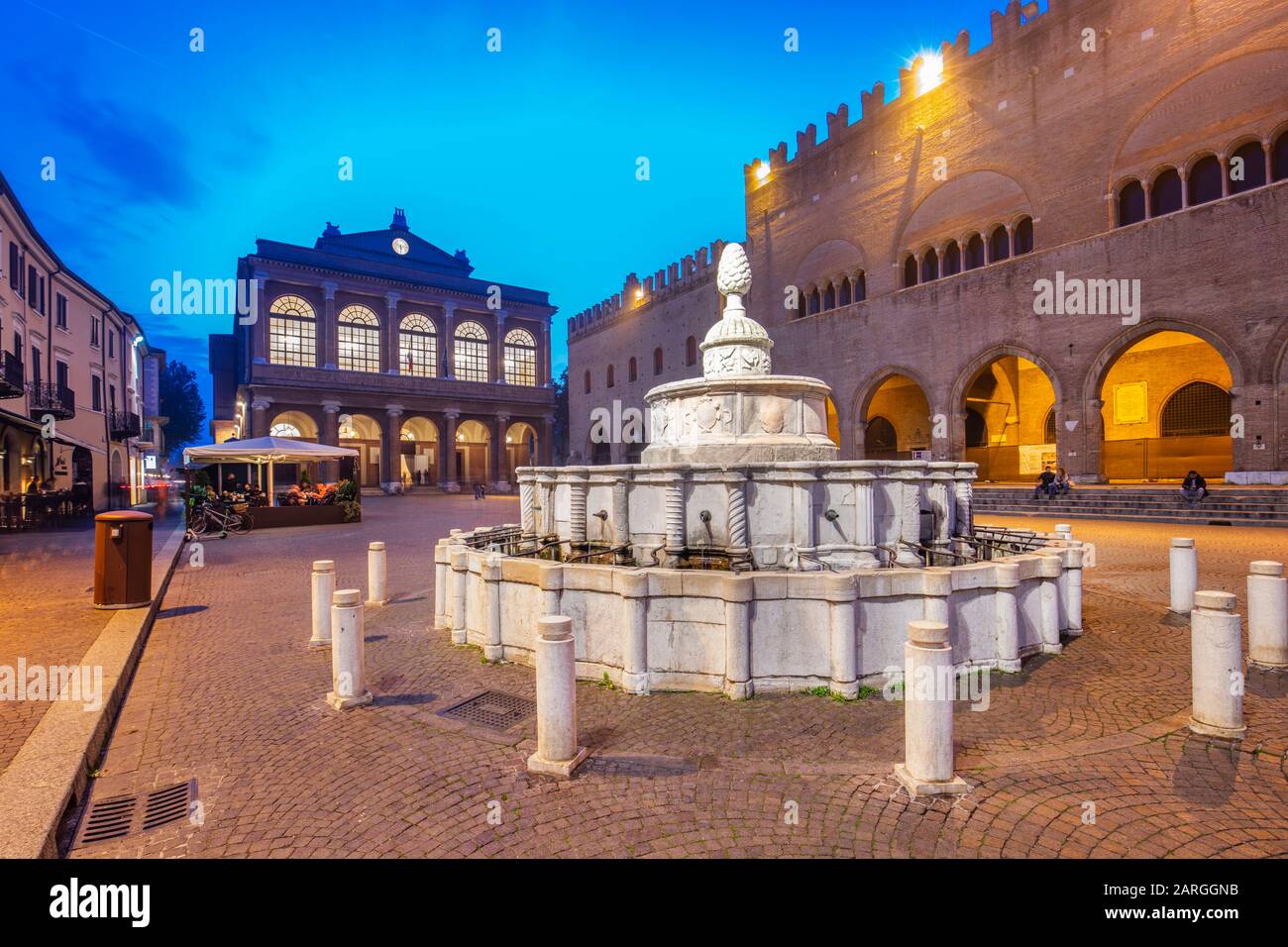 Square cavour hi-res stock photography and images - Alamy