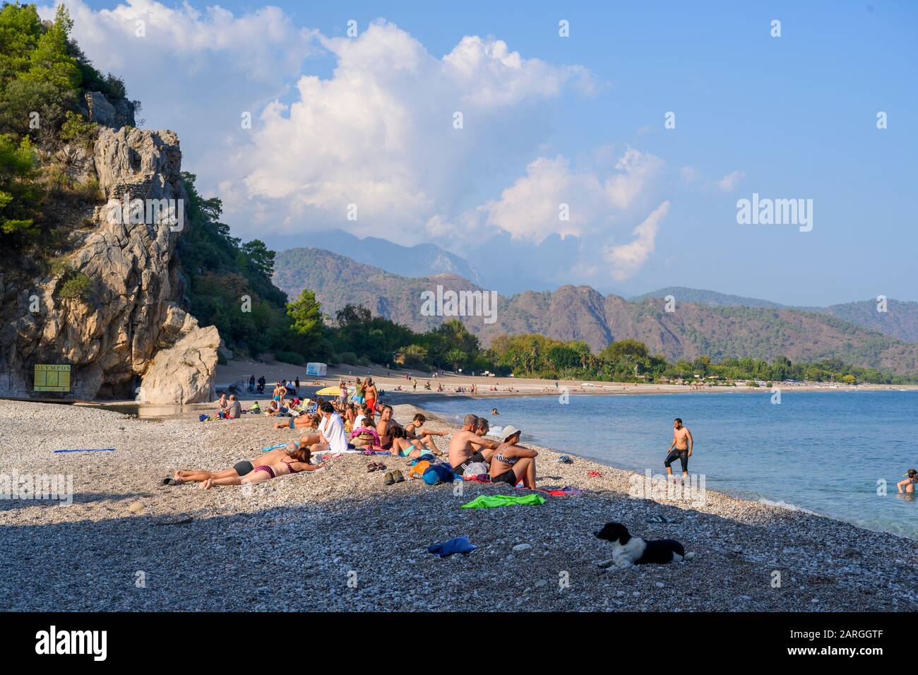 Asien, Türkei, Provinz Antalya, Touristen am Strand von Olympos Stock ...