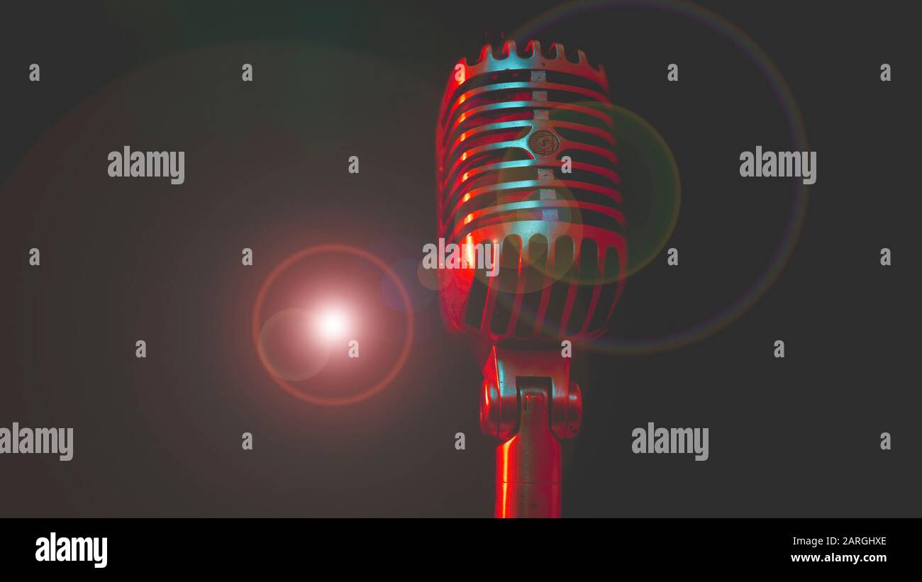 Spotlight mic hi-res stock photography and images - Alamy