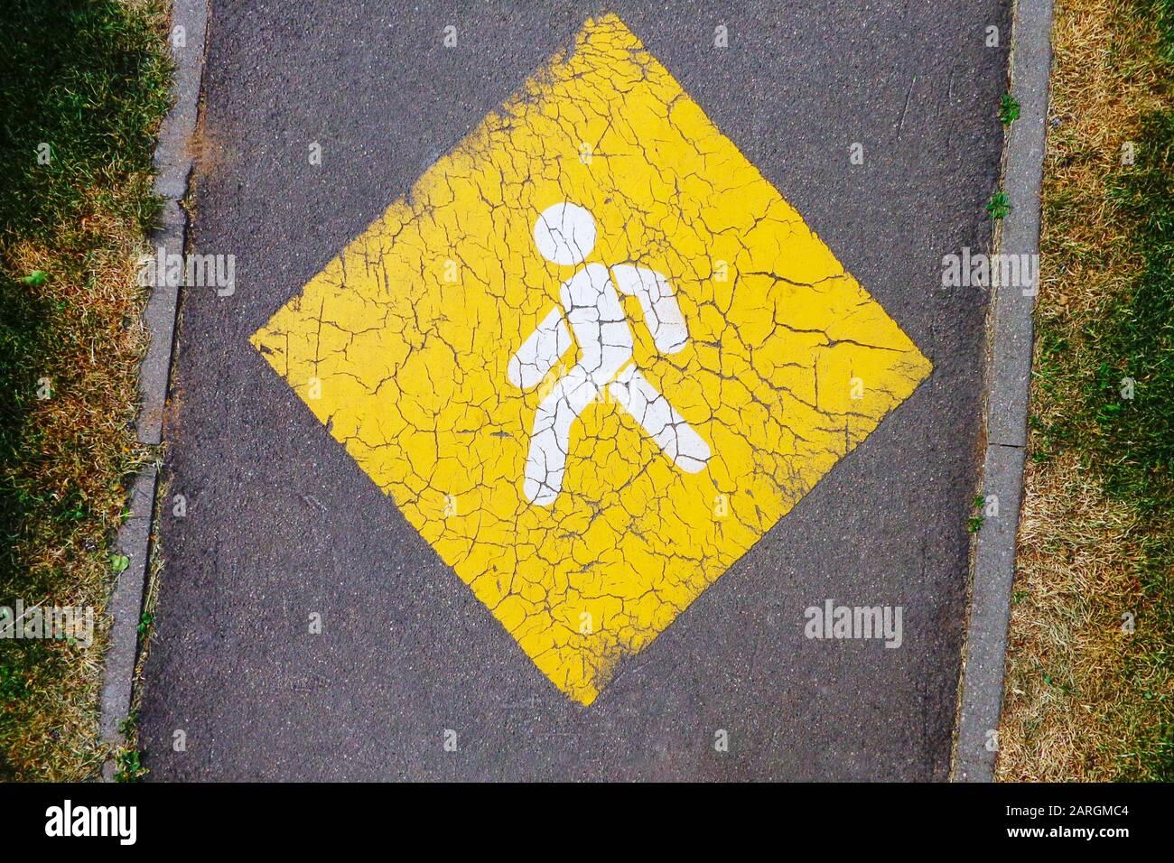 Pedestrian walkway sign hi-res stock photography and images - Alamy