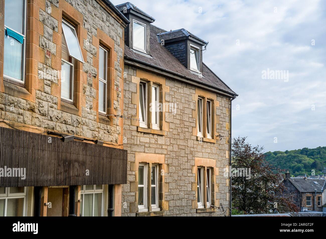 Stone walls of scottish trditional houses. Oban old town, Scotland ...