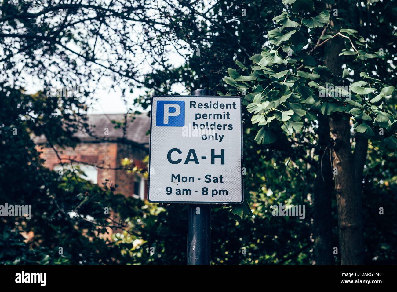 Resident permit parking sign hi-res stock photography and images - Alamy