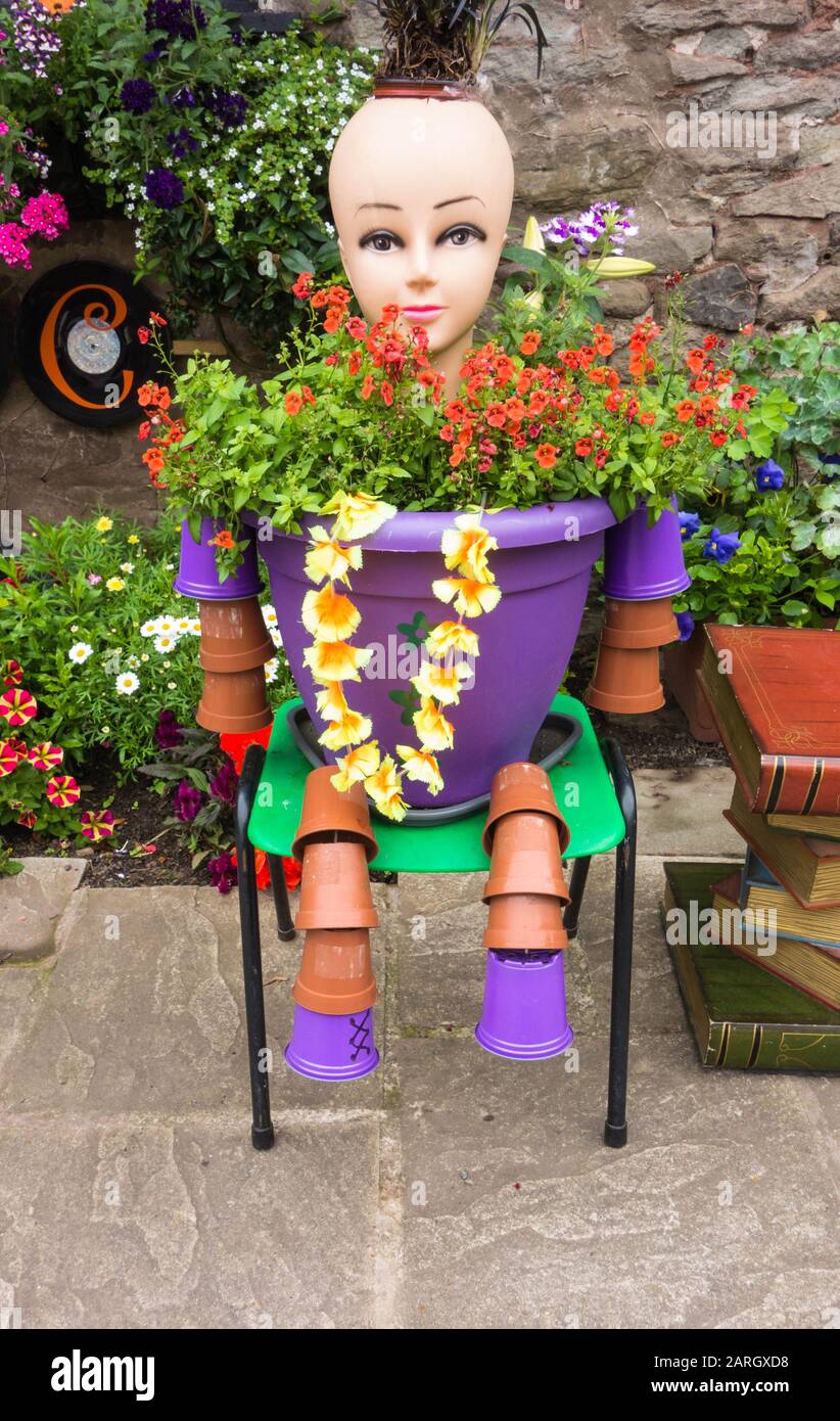Planters chair hi-res stock photography and images - Alamy