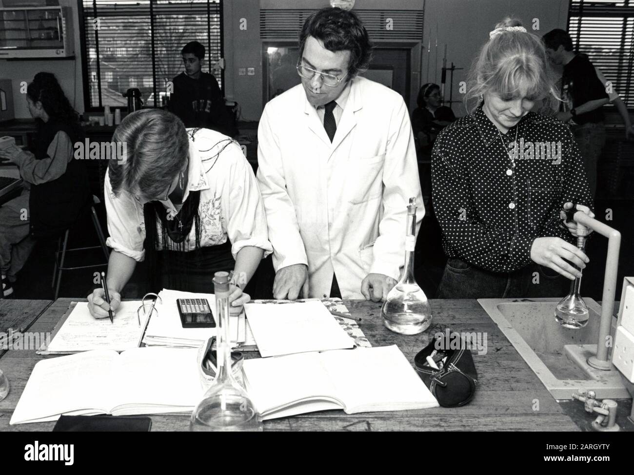 Secondary science lesson hi-res stock photography and images - Alamy