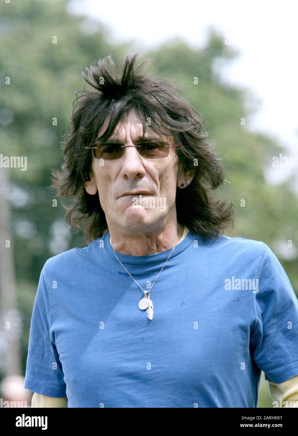 Rolling stones guitarist ronnie wood hi-res stock photography and ...