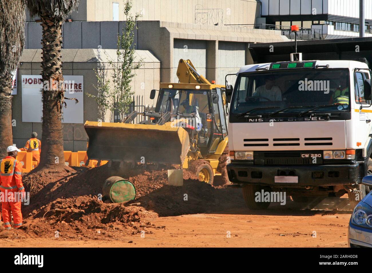 Caterpillar construction tractor with digging loading construction ...