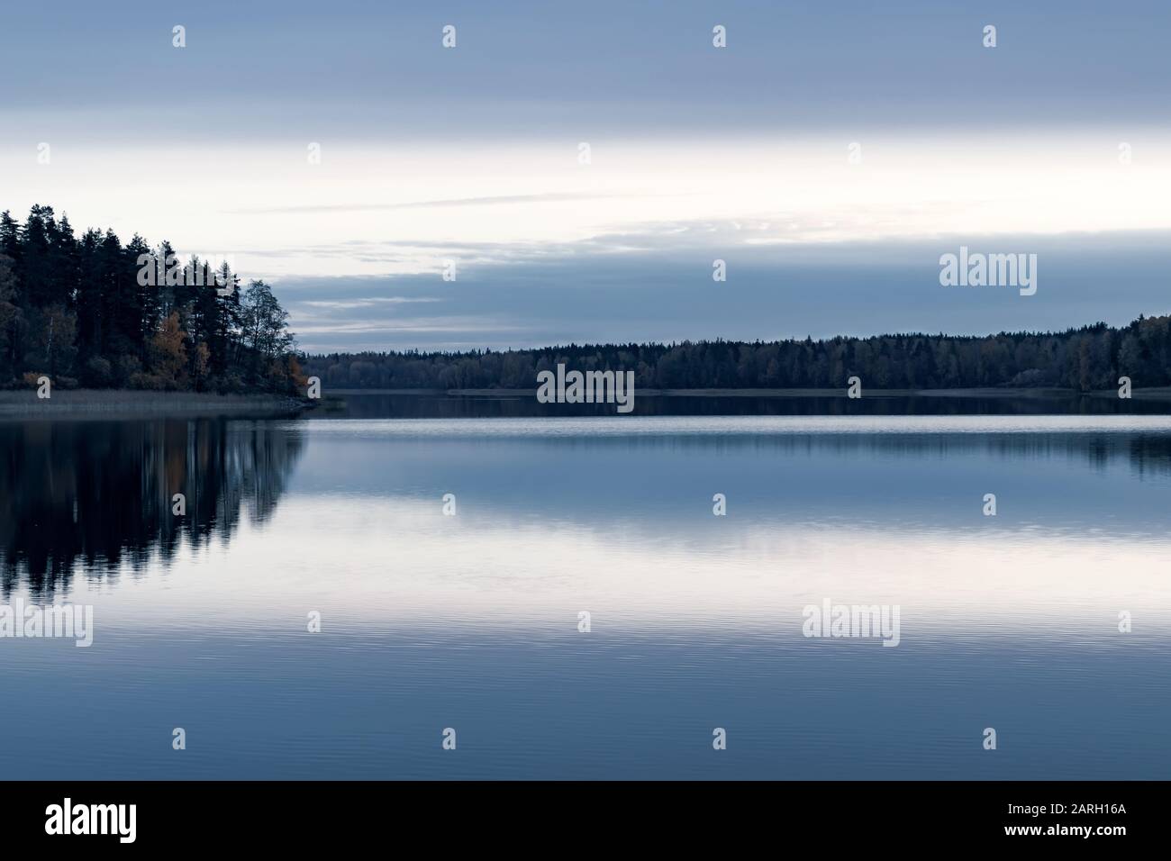 Symmetry landscape hi-res stock photography and images - Alamy