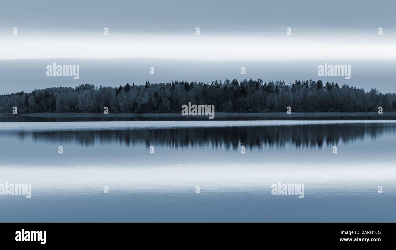 Symmetry landscape hi-res stock photography and images - Alamy